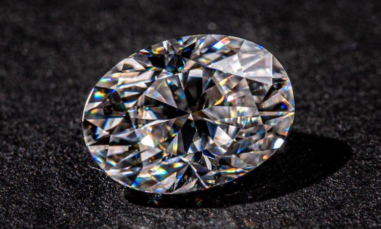 Understanding Diamond Clarity: Evaluating a Diamond’s Natural Characte ...